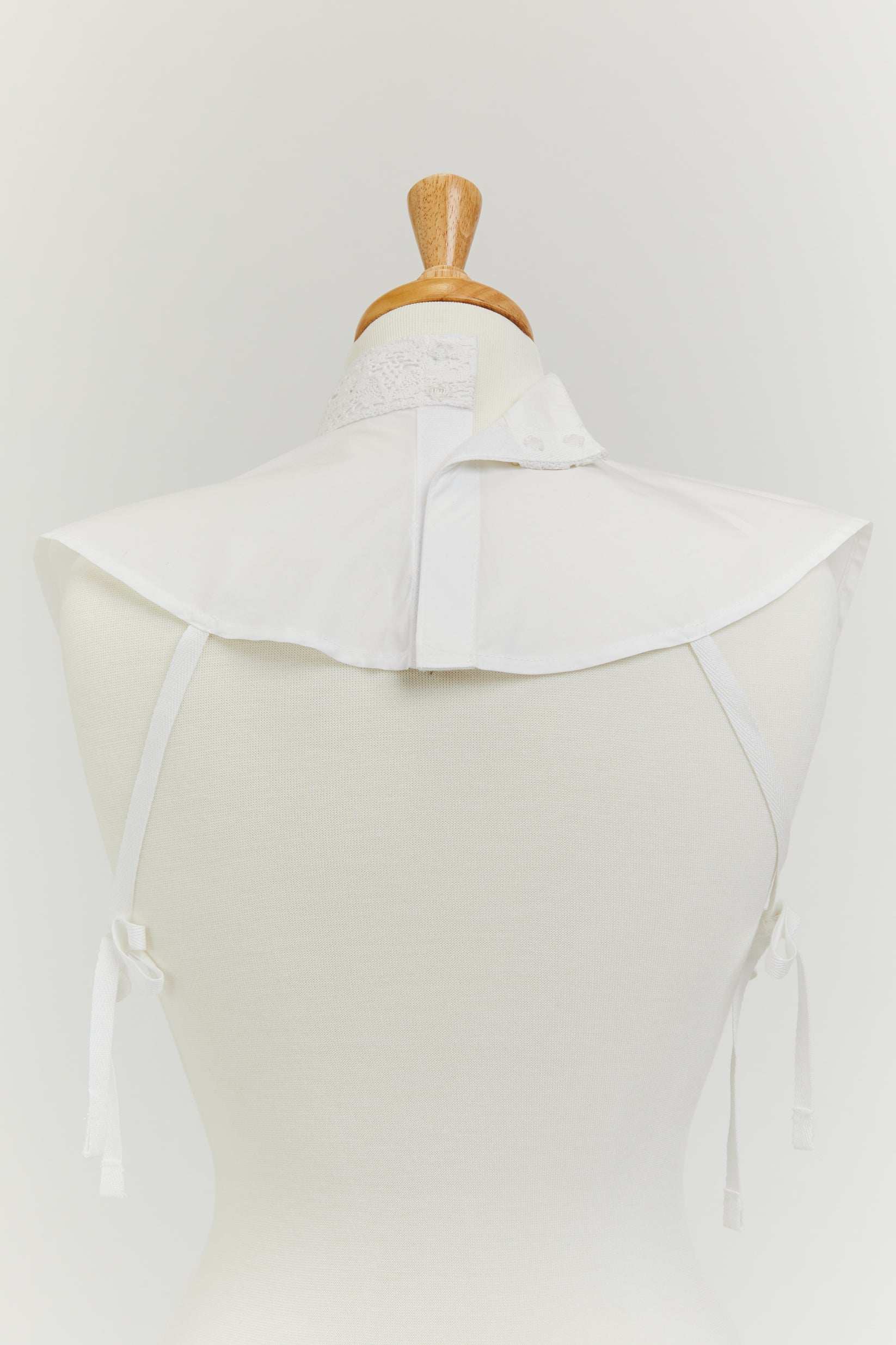 I&N Traditional Lace Collarette | Buy Online In the UK | Ivy & Normanton