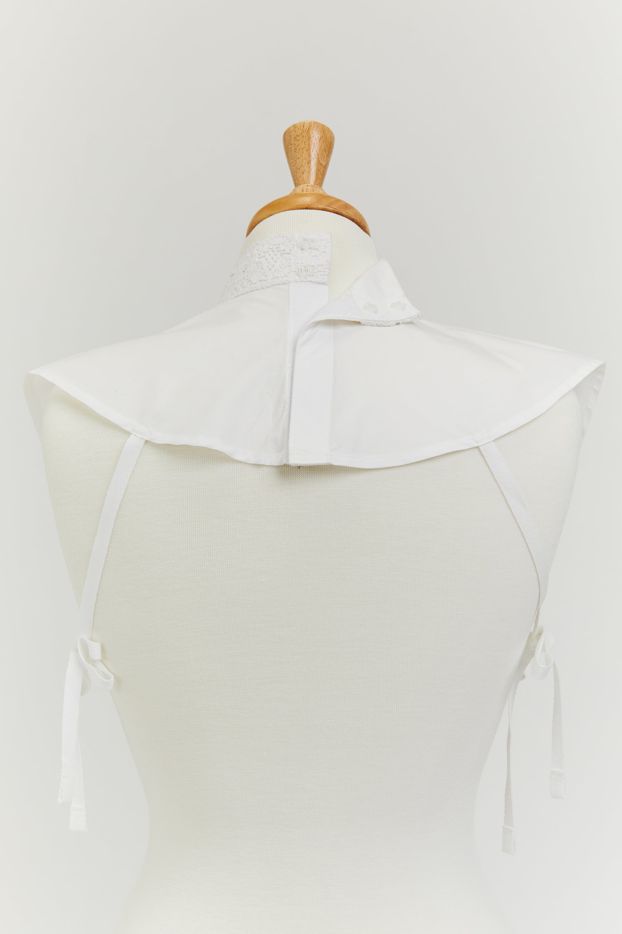 I&N Traditional Lace Collarette | Buy Online In the UK | Ivy & Normanton